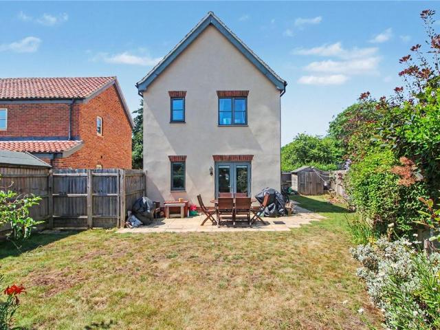 2 bedroom detached house for sale