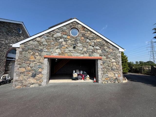 2 bedroom detached house for sale