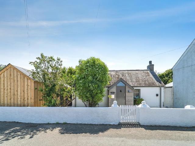 2 bedroom detached house for sale