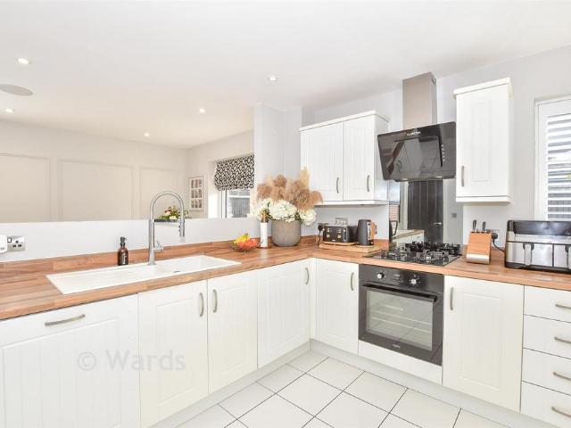 2 bedroom detached house for sale