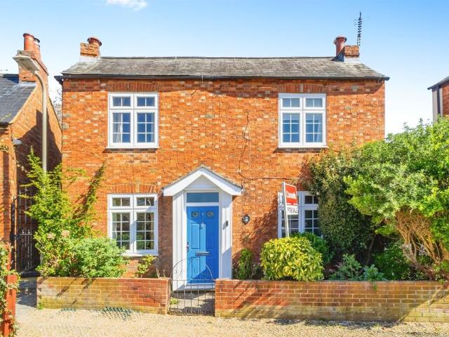 2 bedroom detached house for sale