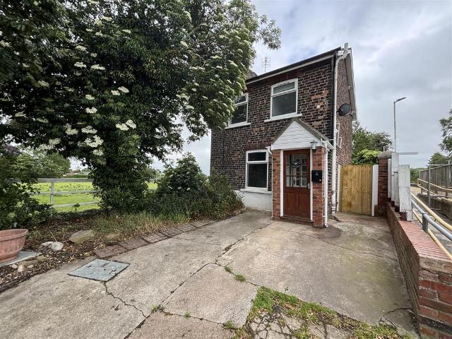 2 bedroom detached house for sale