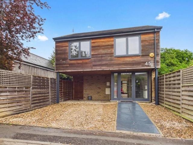 2 bedroom detached house for sale
