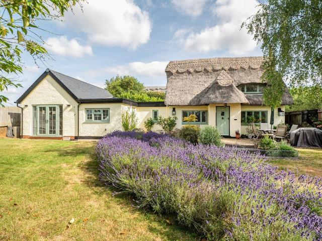 2 bedroom detached house for sale