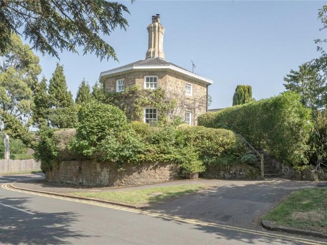 2 bedroom detached house for sale