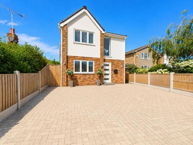 2 bedroom detached house for sale