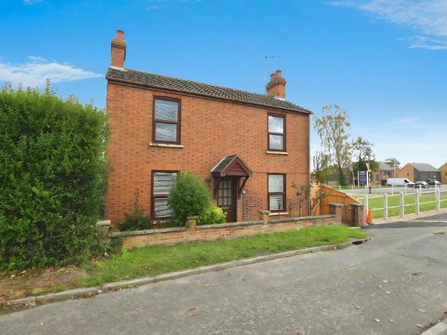 2 bedroom detached house for sale