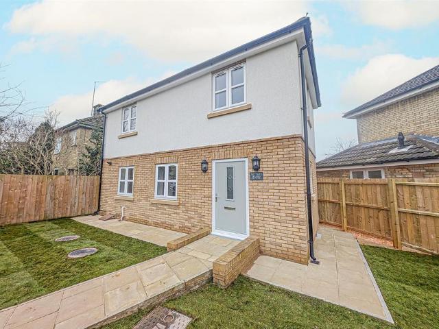 2 bedroom detached house for sale
