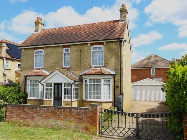 2 bedroom detached house for sale