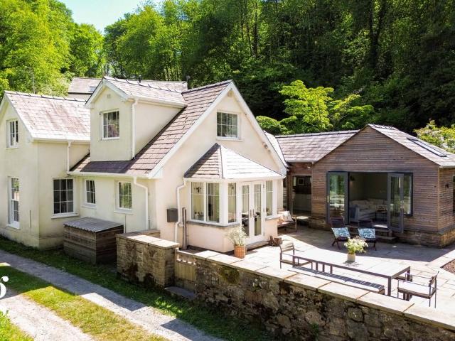 2 bedroom detached house for sale