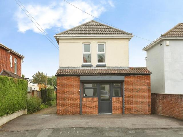 2 bedroom detached house for sale