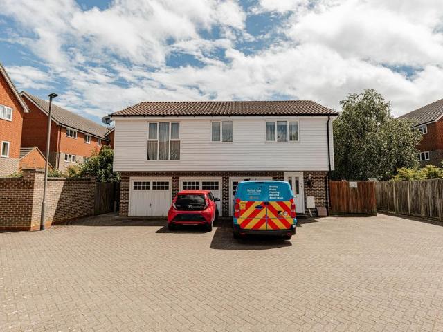 2 bedroom detached house for sale