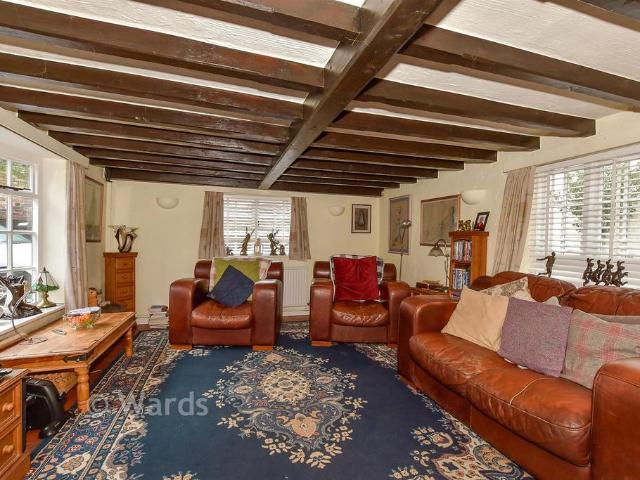 2 bedroom detached house for sale