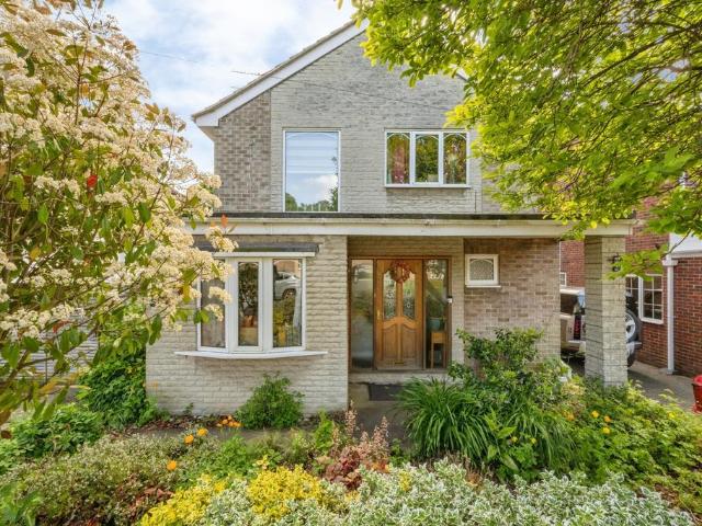 2 bedroom detached house for sale