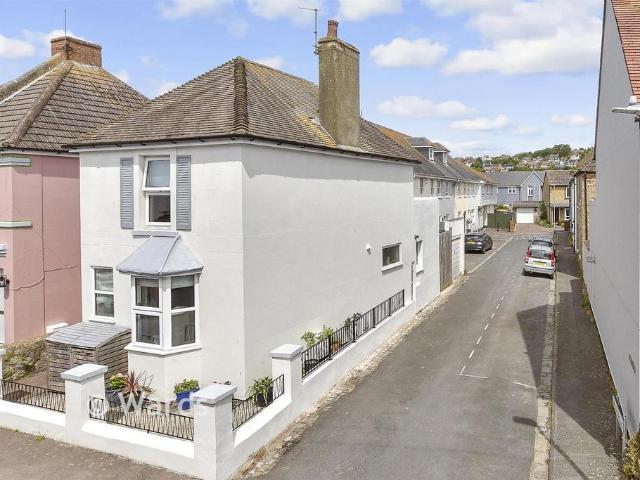 2 bedroom detached house for sale