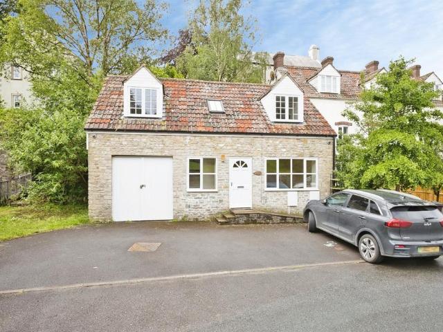 2 bedroom detached house for sale
