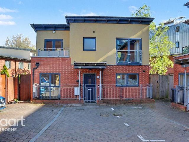 2 bedroom detached house for sale