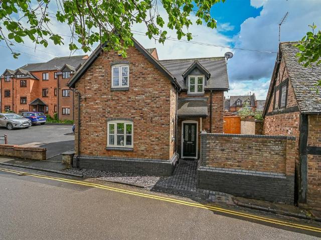 2 bedroom detached house for sale