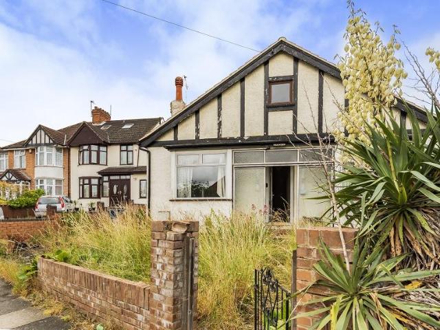 2 bedroom property with land for sale