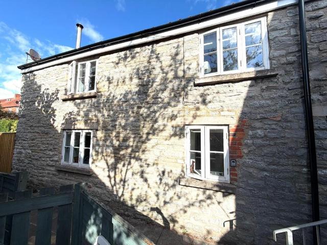 2 bedroom detached house for sale