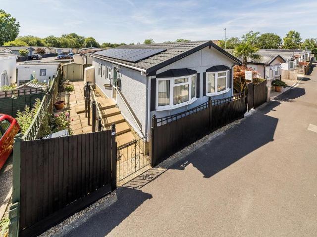 2 bedroom detached house for sale