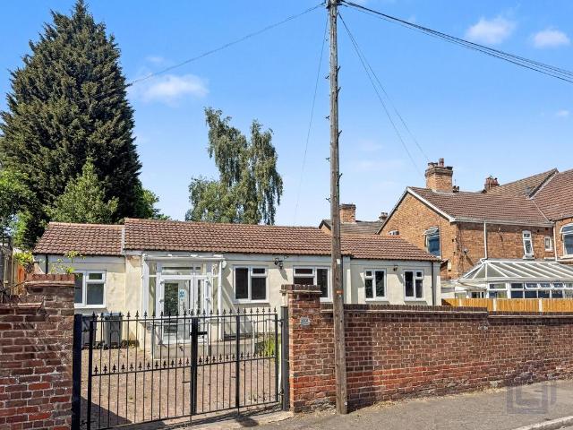 2 bedroom detached house for sale