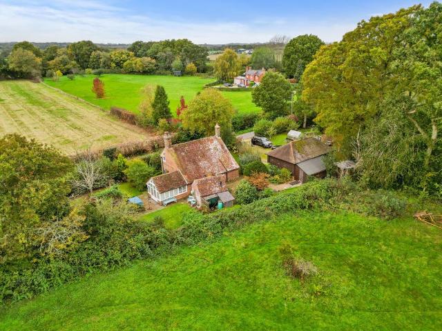 2 bedroom detached house for sale