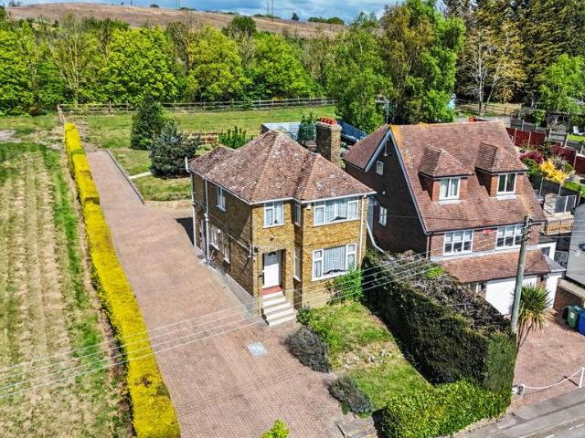 2 bedroom detached house for sale