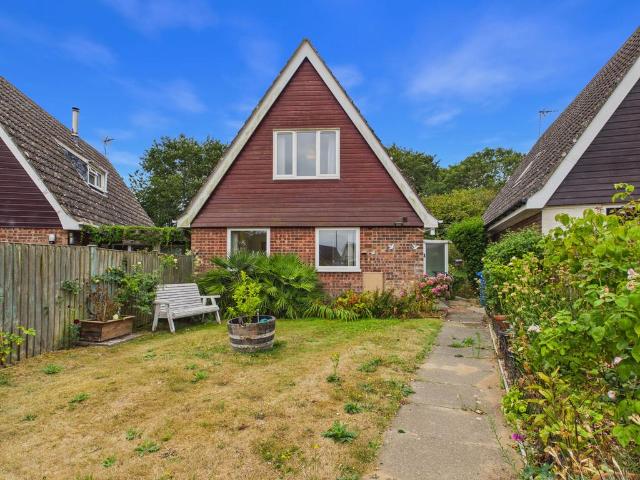 2 bedroom detached house for sale