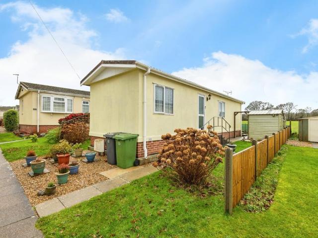 2 bedroom detached house for sale