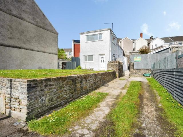 2 bedroom detached house for sale