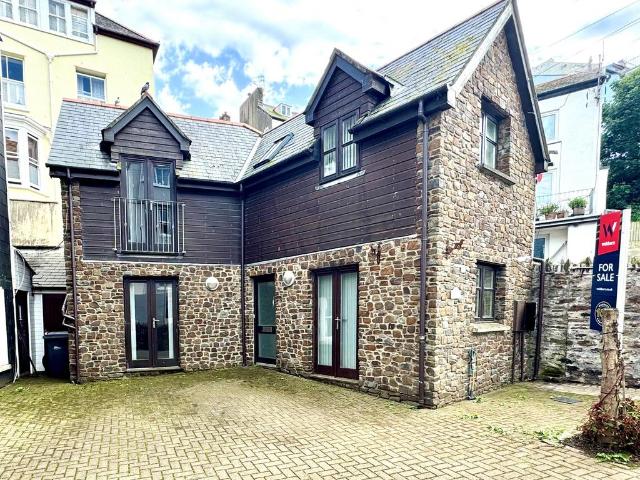 2 bedroom detached house for sale