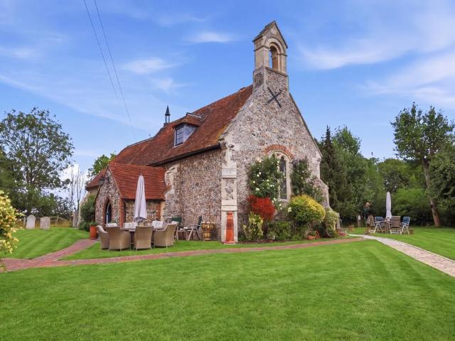 2 bedroom detached house for sale