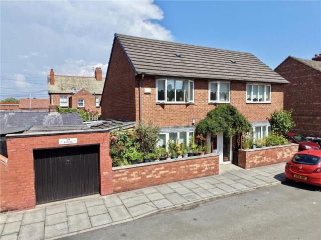 2 bedroom detached house for sale