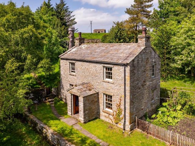 2 bedroom detached house for sale