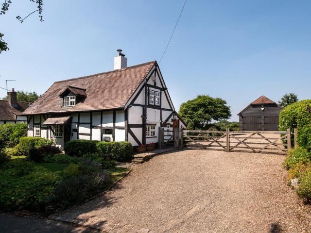 2 bedroom detached house for sale