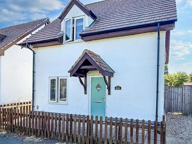 2 bedroom detached house for sale