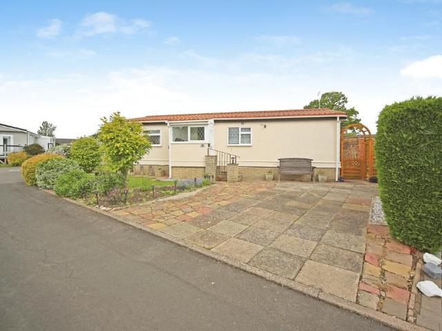 2 bedroom detached house for sale