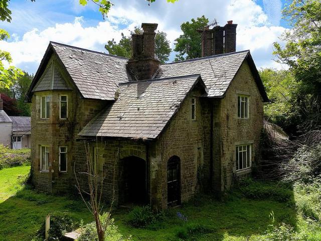 2 bedroom detached house for sale
