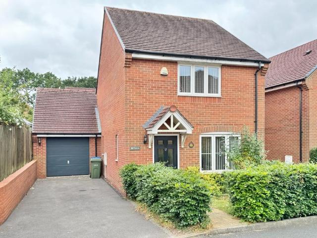 2 bedroom detached house for sale