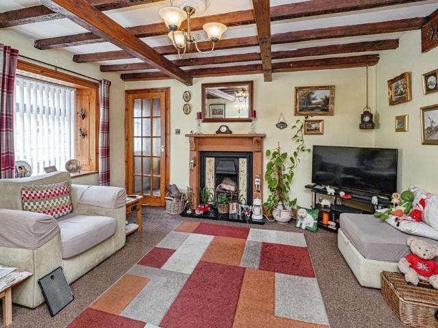 2 bedroom detached house for sale