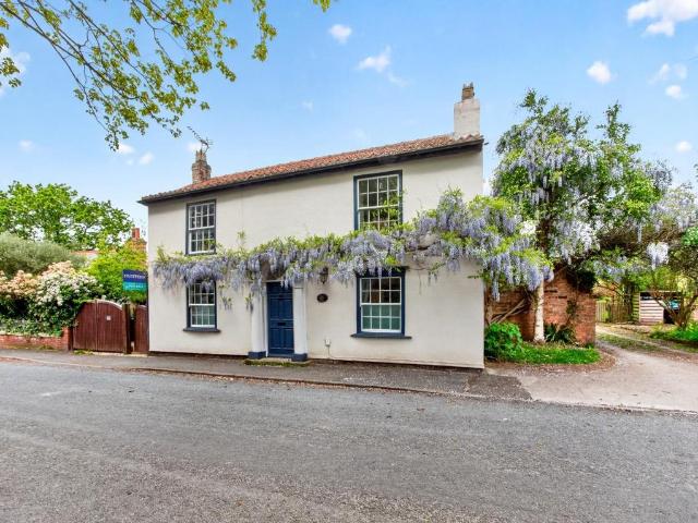 2 bedroom detached house for sale