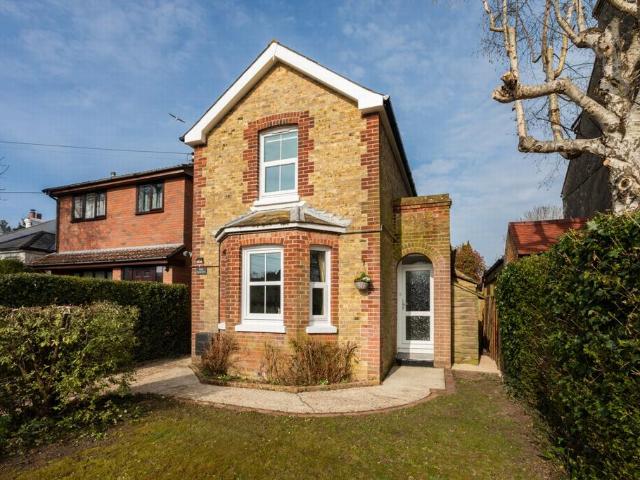 2 bedroom detached house for sale