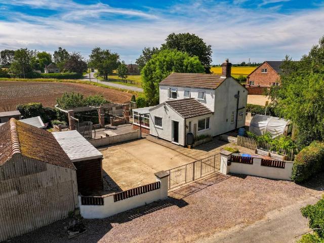 2 bedroom detached house for sale