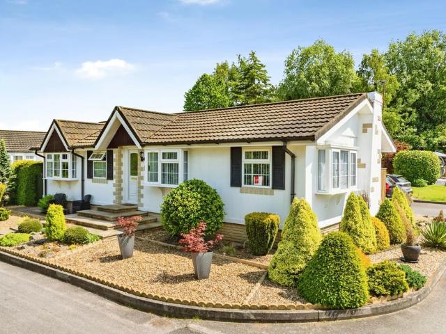 2 bedroom detached house for sale