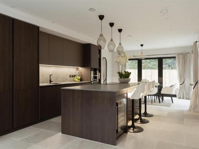 2 bedroom detached house for sale