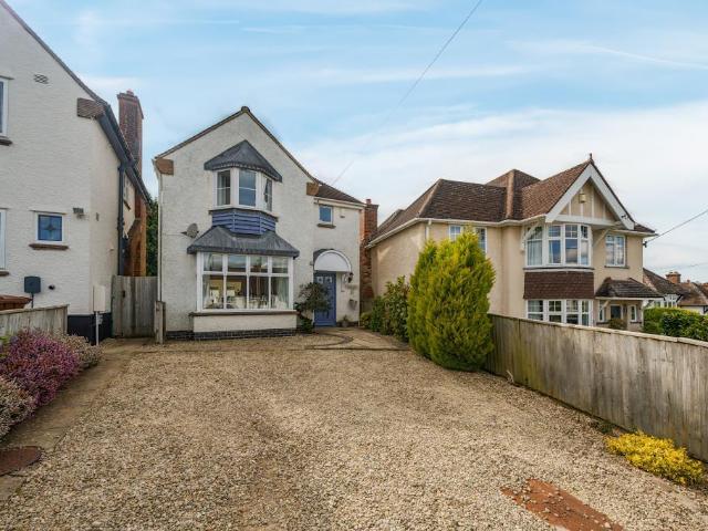 2 bedroom detached house for sale