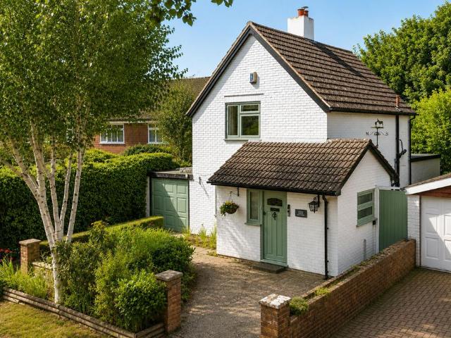 2 bedroom detached house for sale