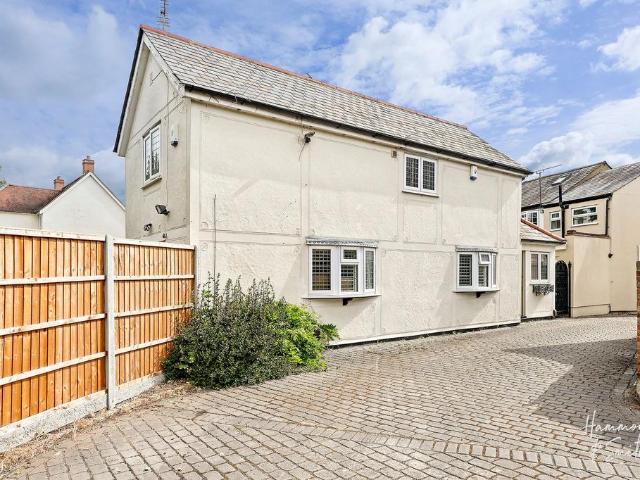2 bedroom detached house for sale