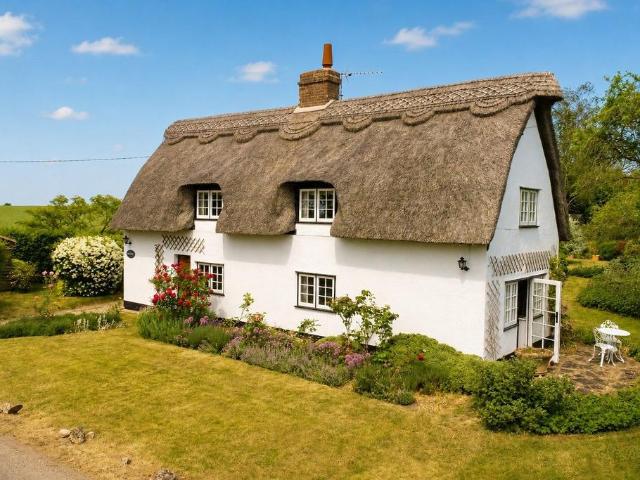 2 bedroom detached house for sale